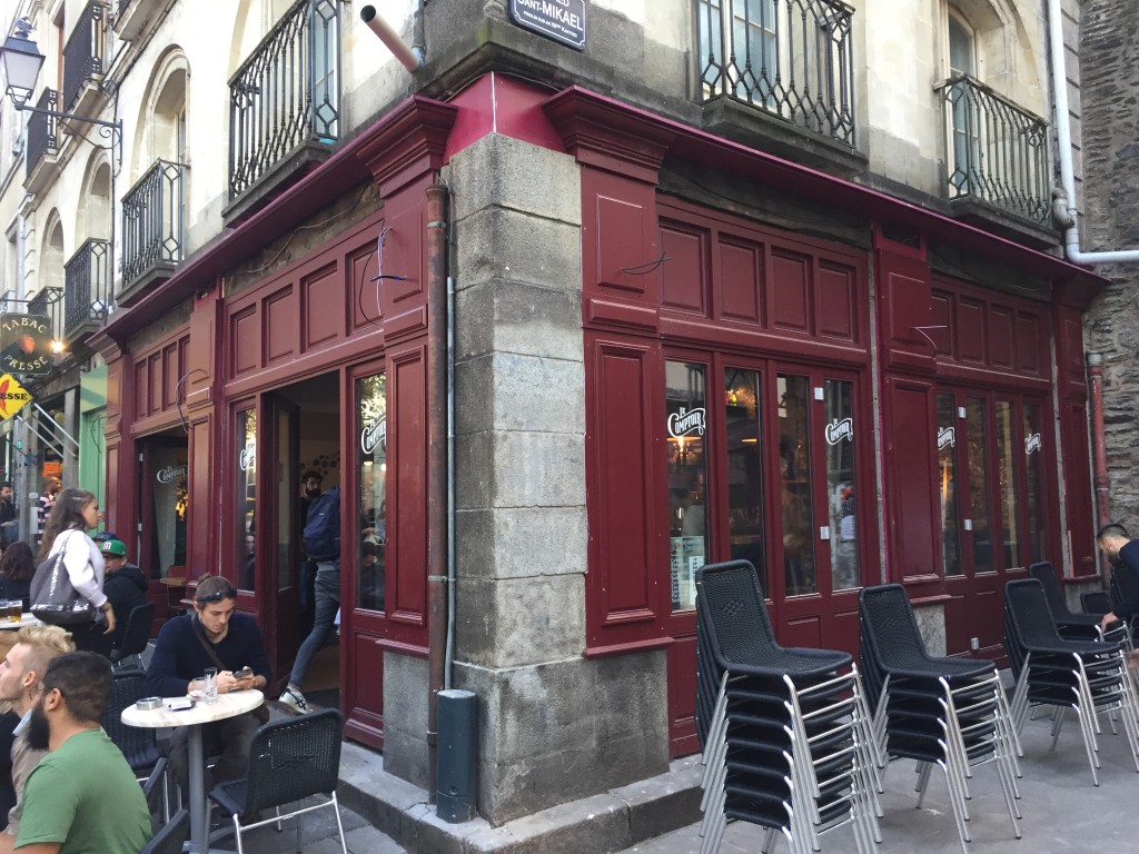 Devanture Bar Rennes - Menuiserie L'Art du Bois